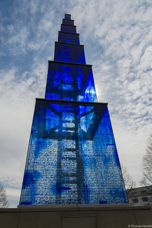 The blue obelisk - Photography by Thomas Hendel