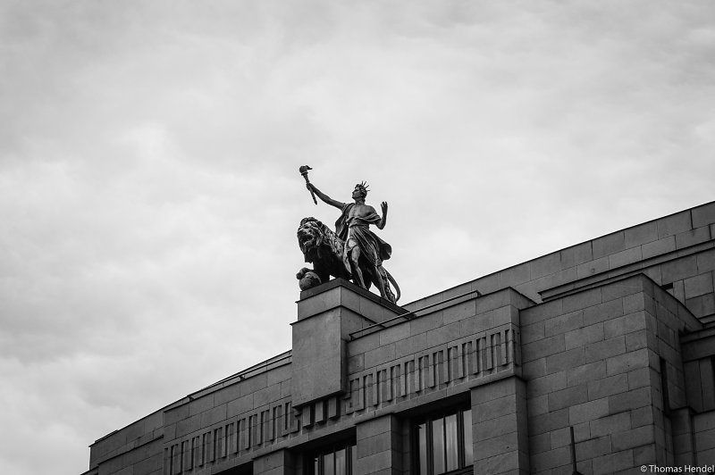 Heroic. - Photography by Thomas Hendel