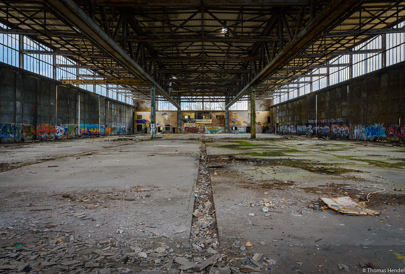Production hall. - Photography by Thomas Hendel
